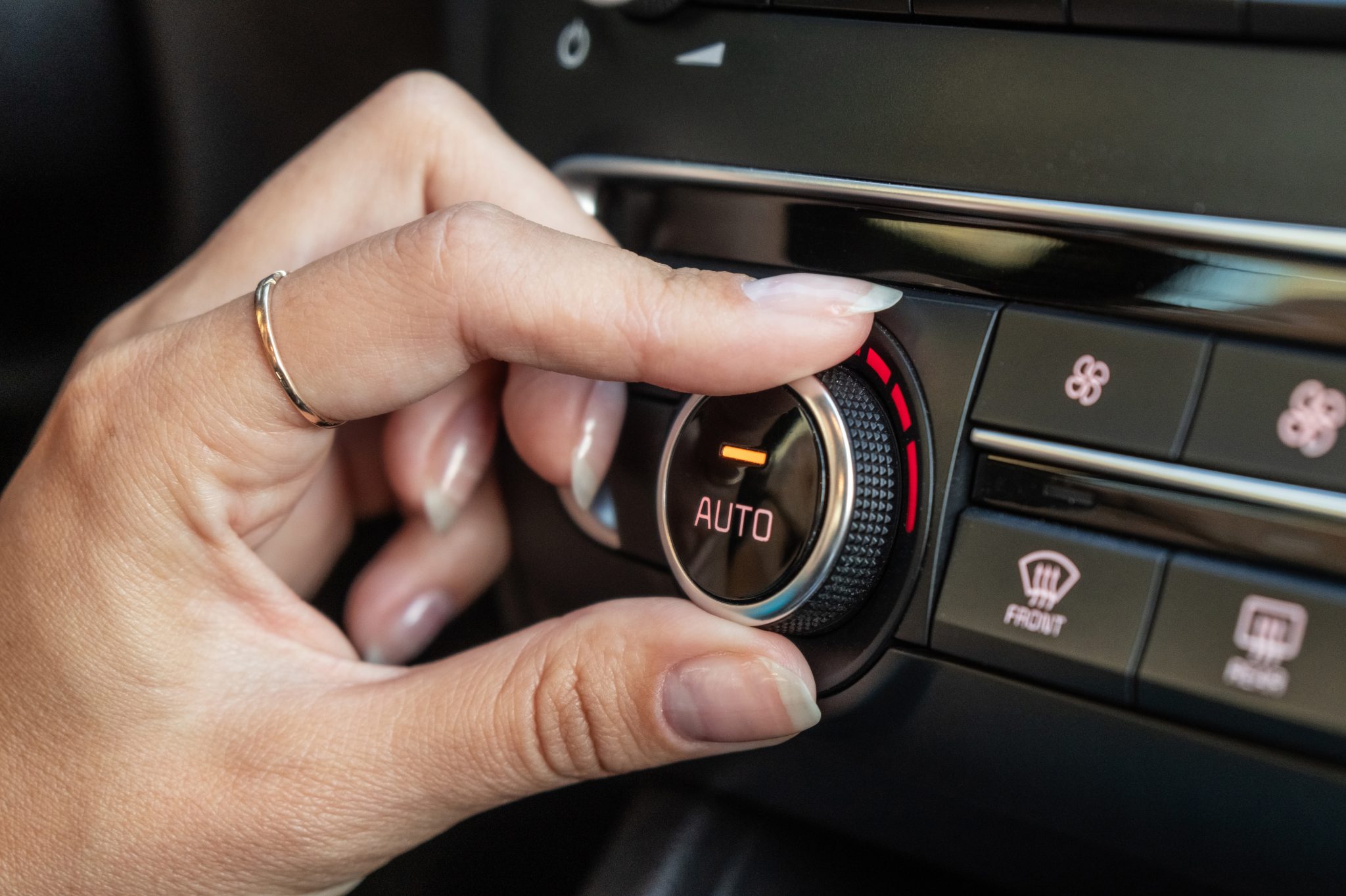 Bouton AC dans la voiture, c'est quoi